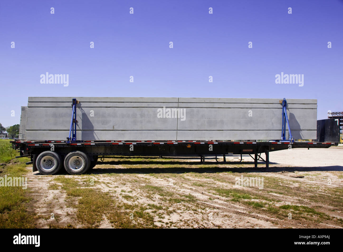 Truck carrying heavy load hi-res stock photography and images - Alamy