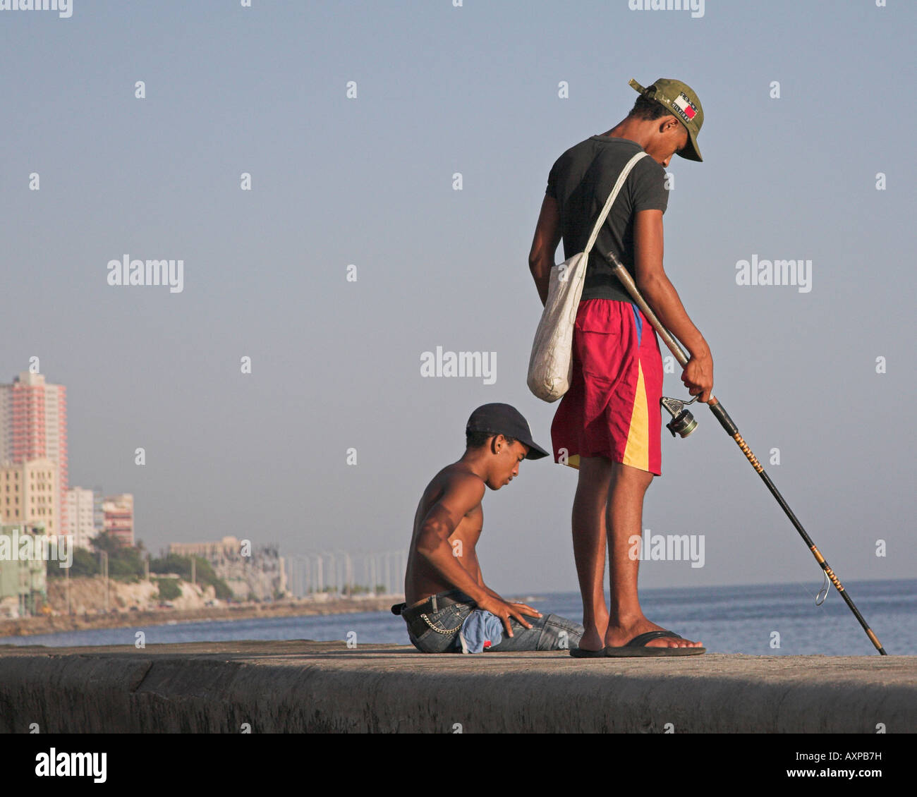Cuban men fishing hi-res stock photography and images - Alamy