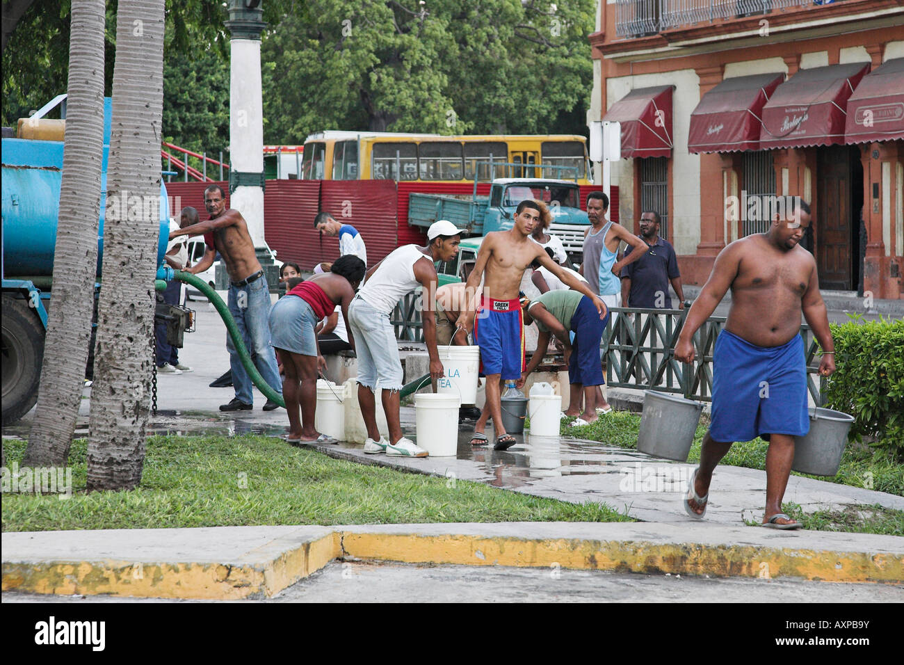 Poor cubans hi-res stock photography and images - Alamy