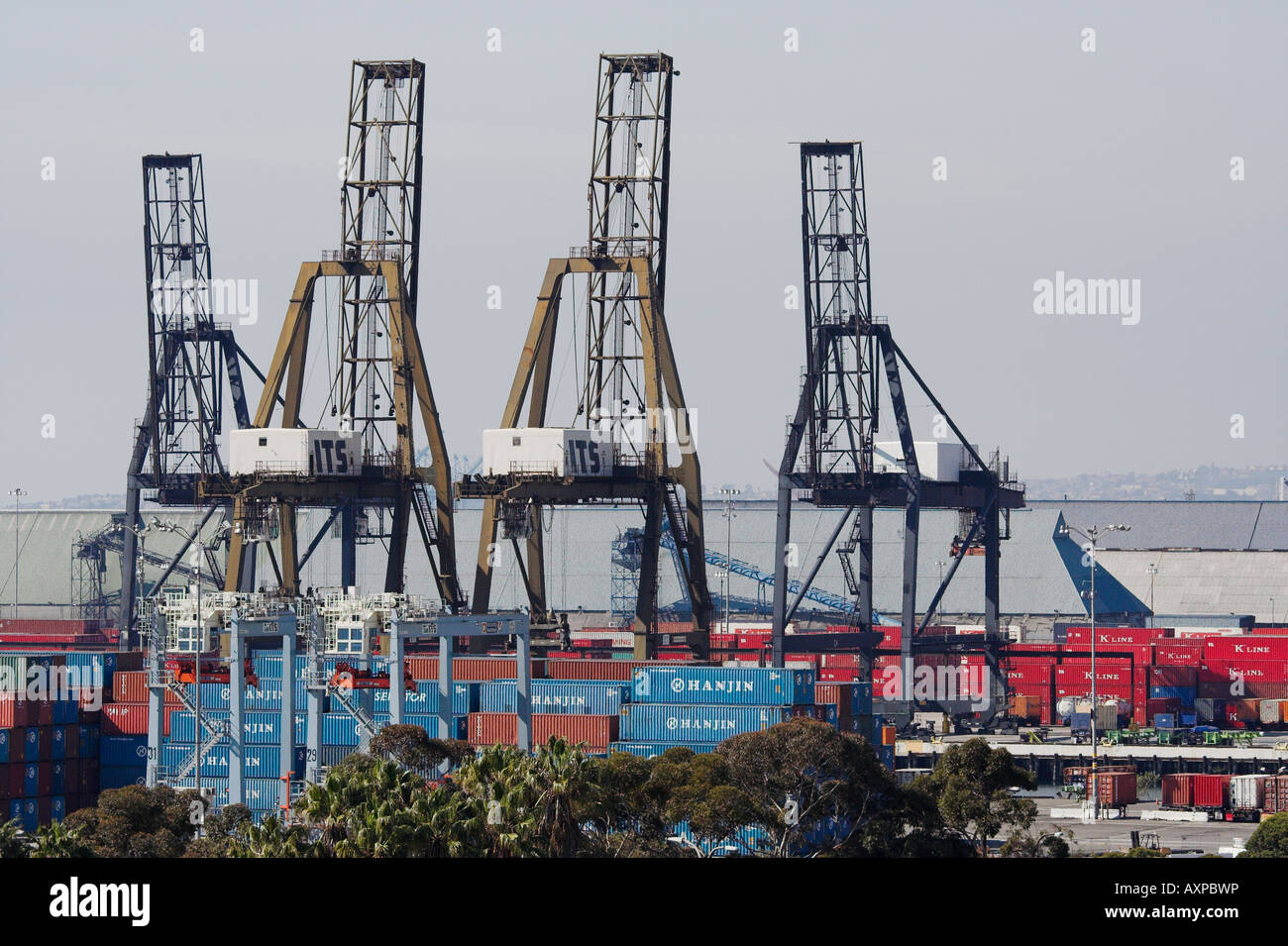 long beach port containers Stock Photo - Alamy