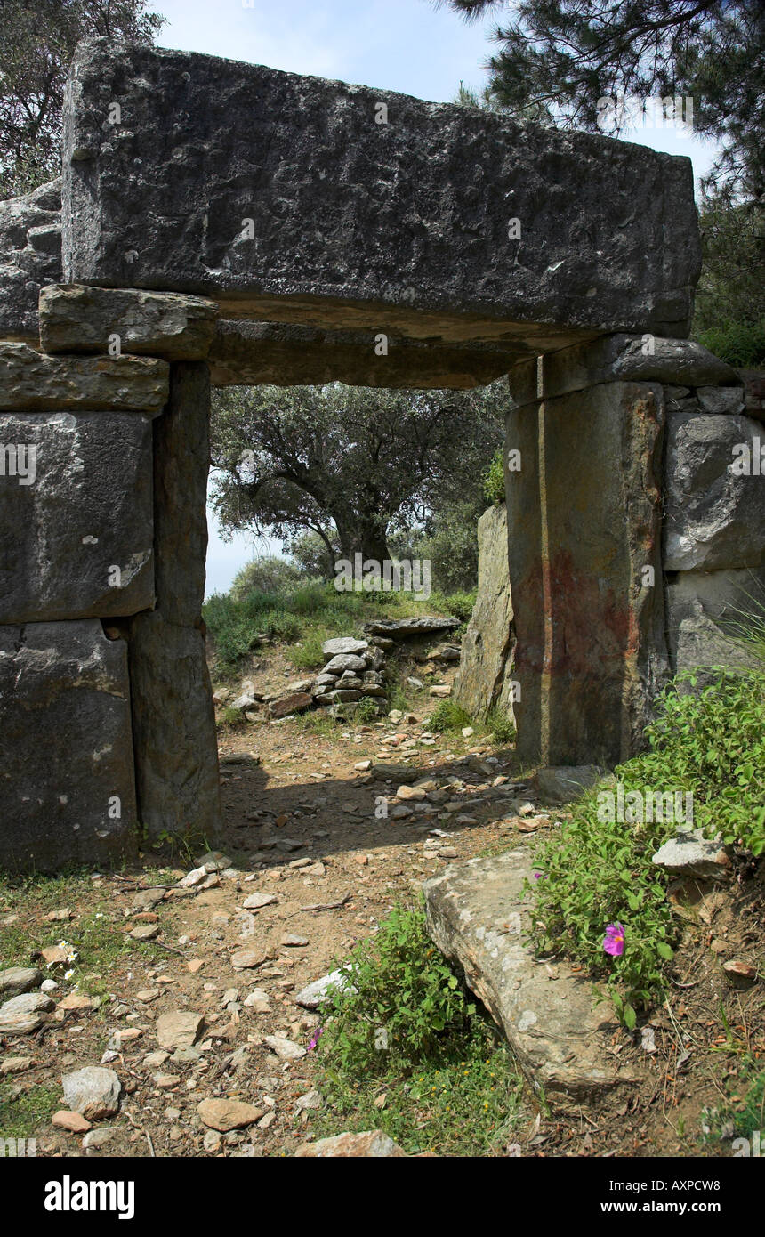 Ruins thassos gate hi-res stock photography and images - Alamy