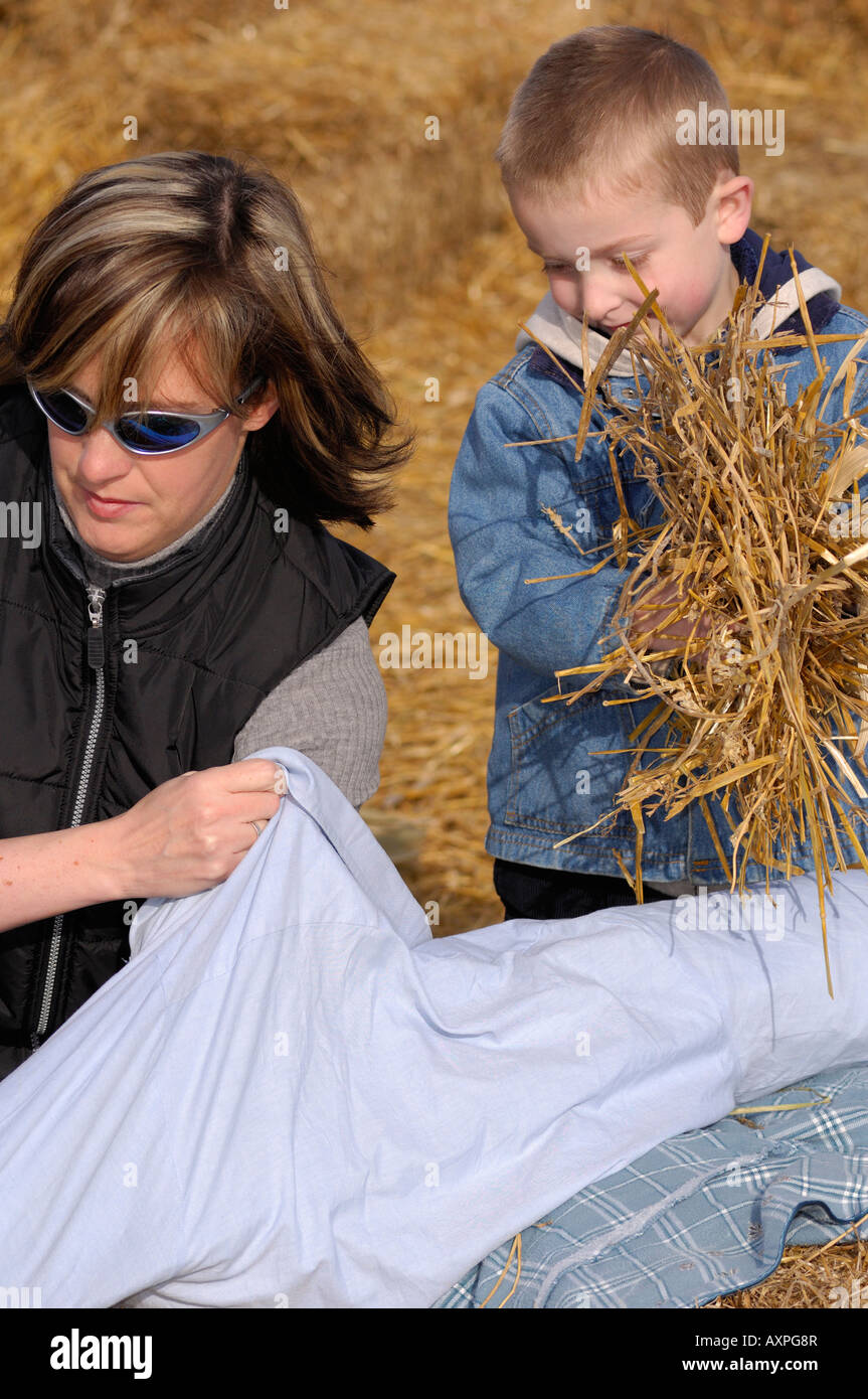 Straw stuffing hi-res stock photography and images - Alamy
