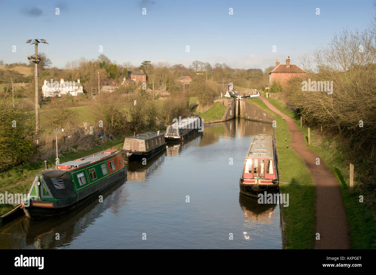 The Worcester and Birmingham canal at Tardebigge canal village in ...