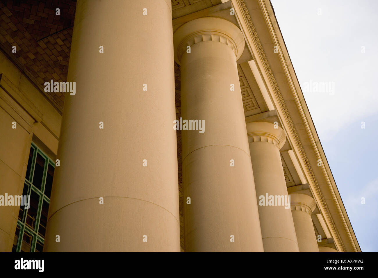 Columned hi-res stock photography and images - Alamy