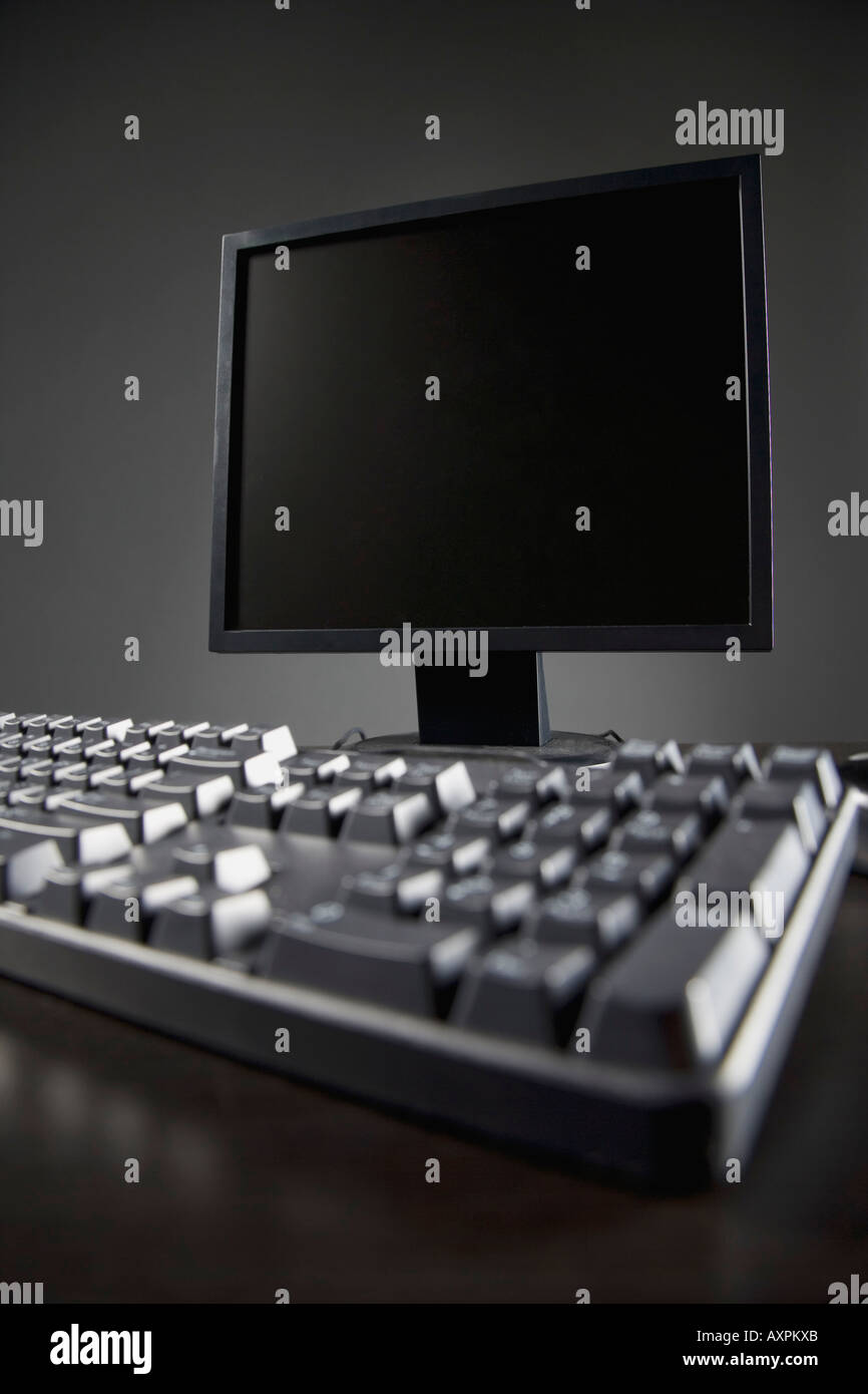 Flatscreen computer monitor with keyboard Stock Photo - Alamy