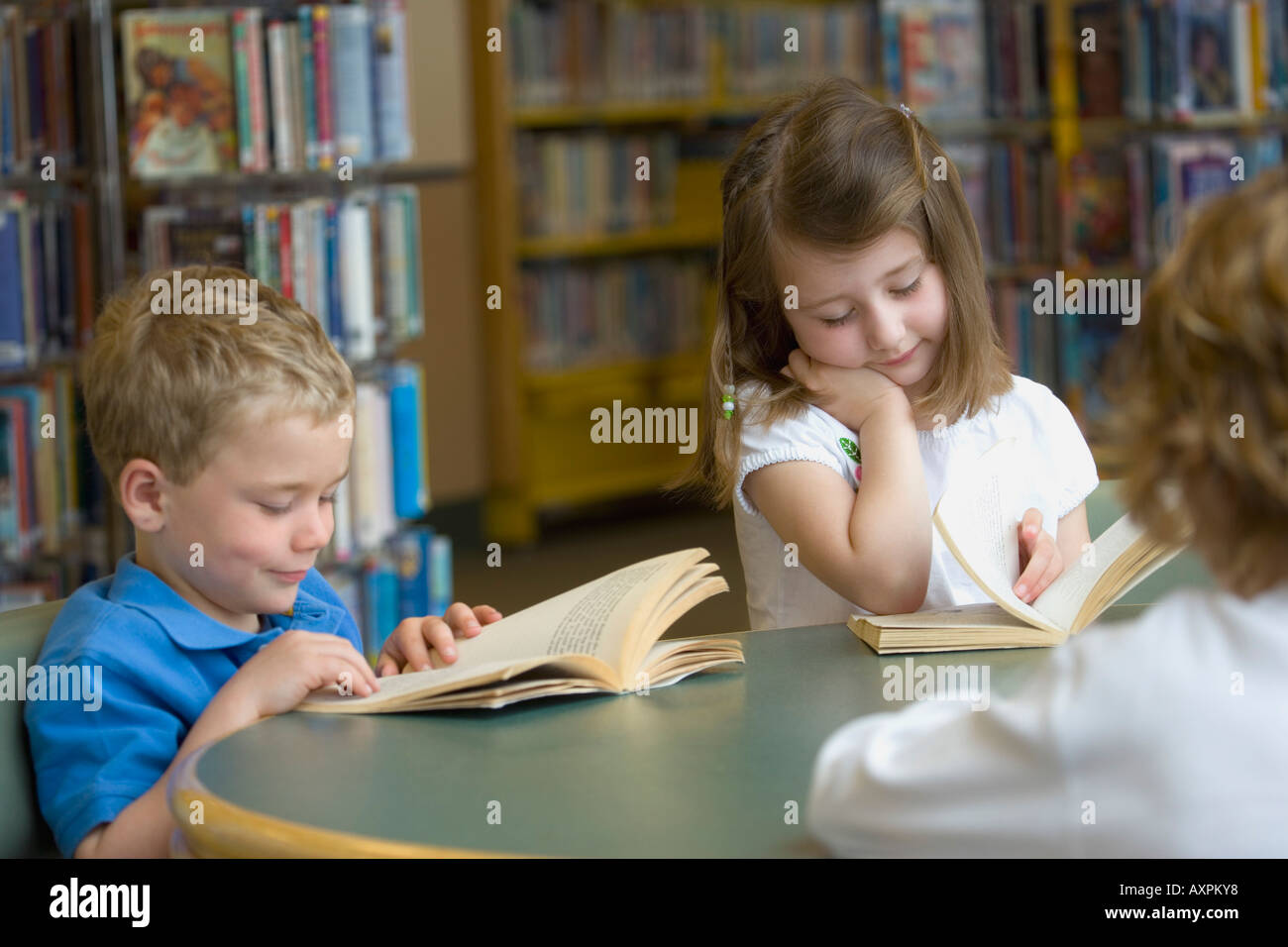 Children library hi-res stock photography and images - Alamy