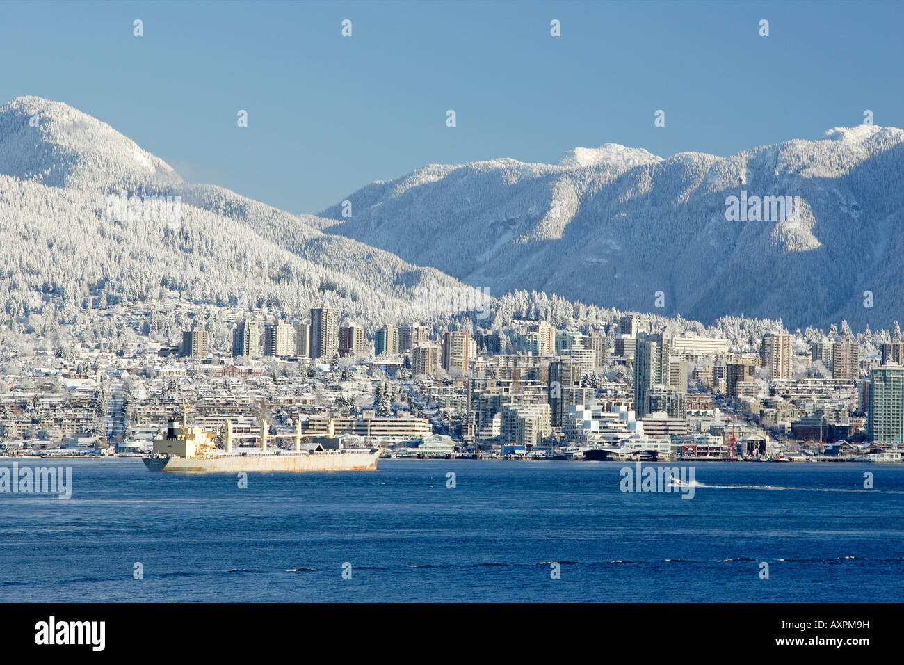 Mountains of north vancouver hi-res stock photography and images - Alamy