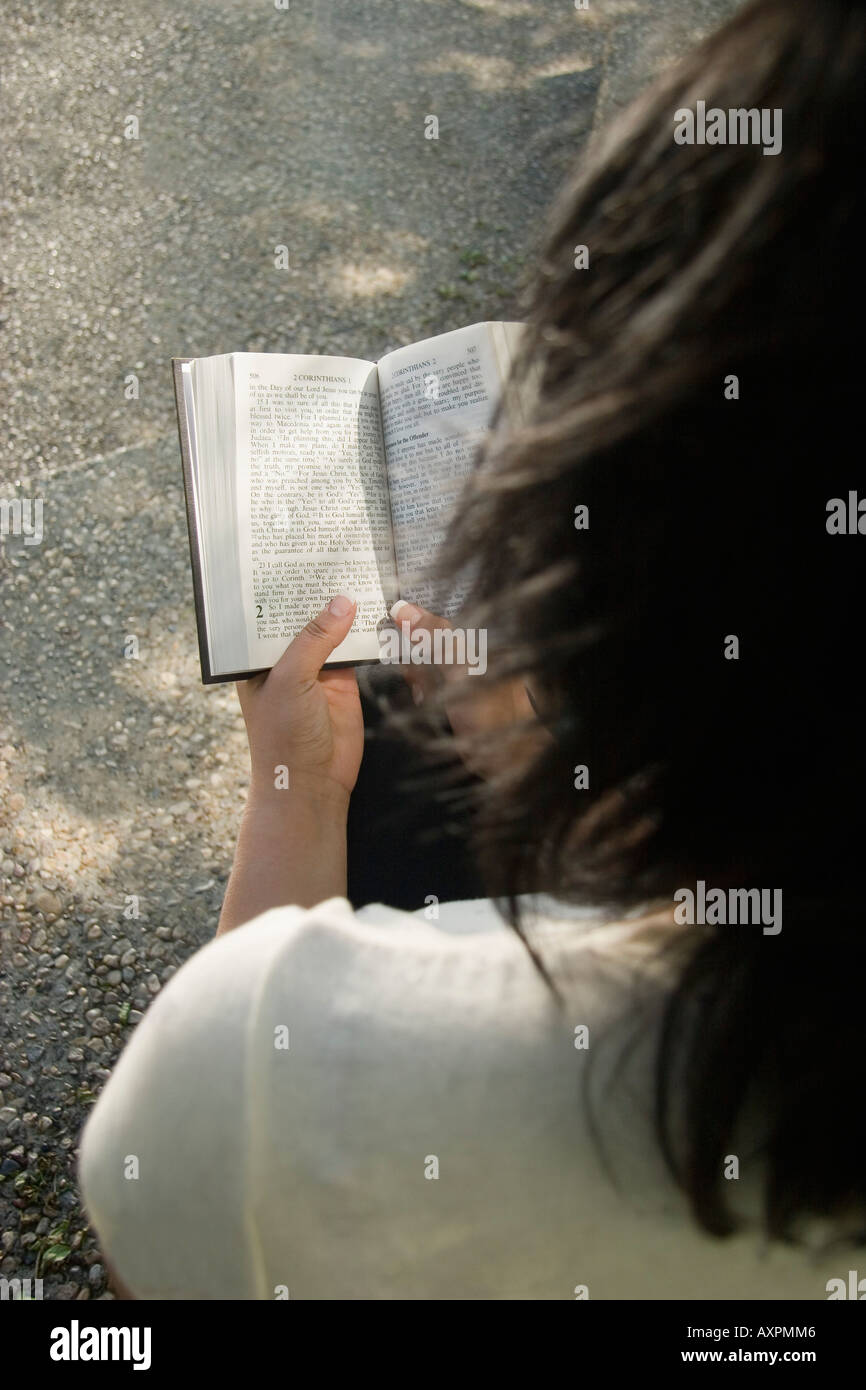 Lady study bible hi-res stock photography and images - Alamy