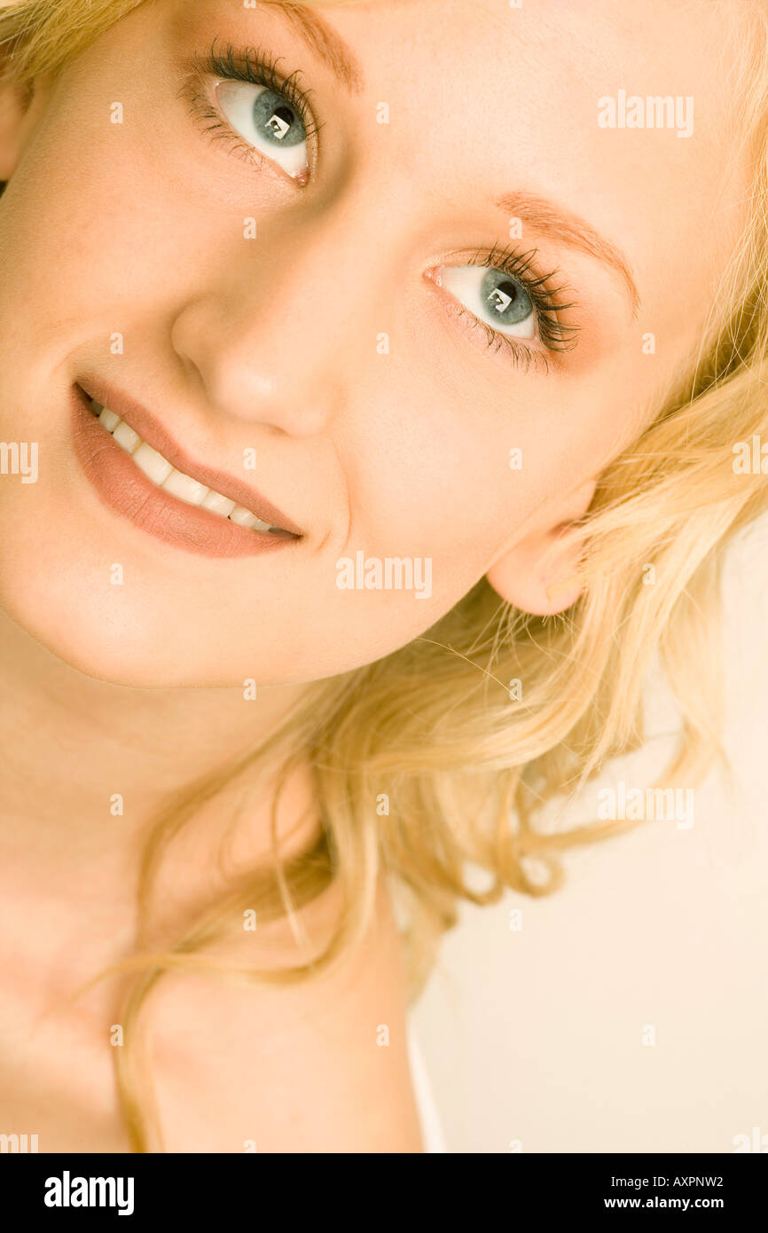 Upward angles hi-res stock photography and images - Alamy