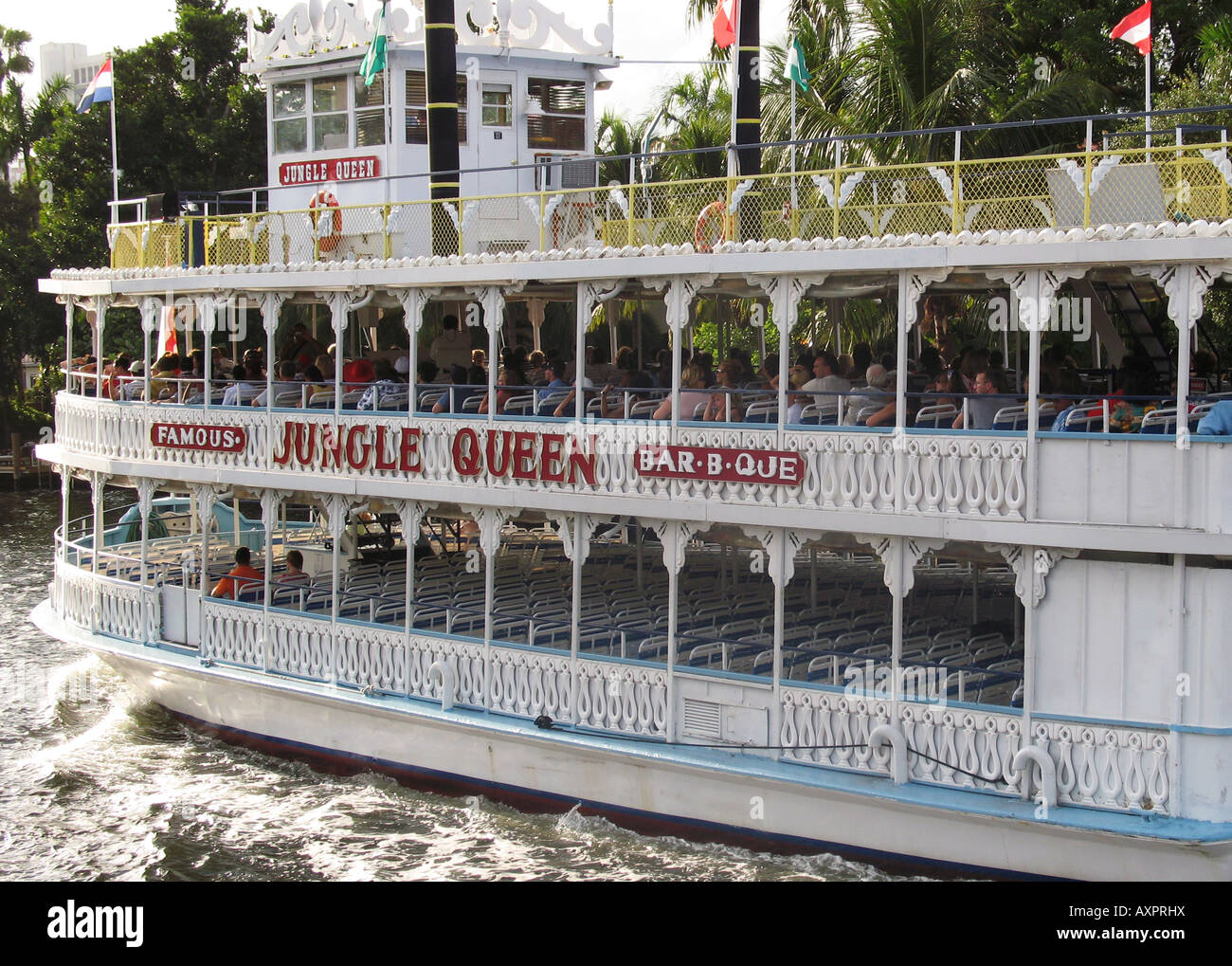 Jungle queen riverboat hi-res stock photography and images - Alamy