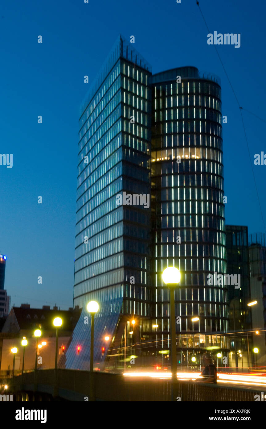 Uniqa tower hi-res stock photography and images - Alamy