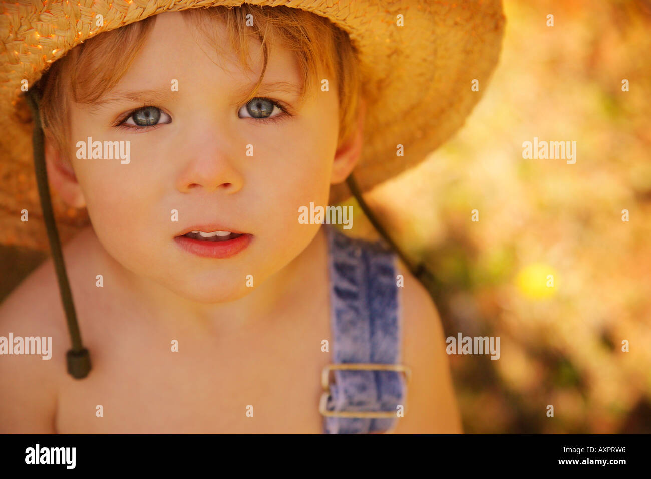 Young boy in straw hat Stock Photo - Alamy