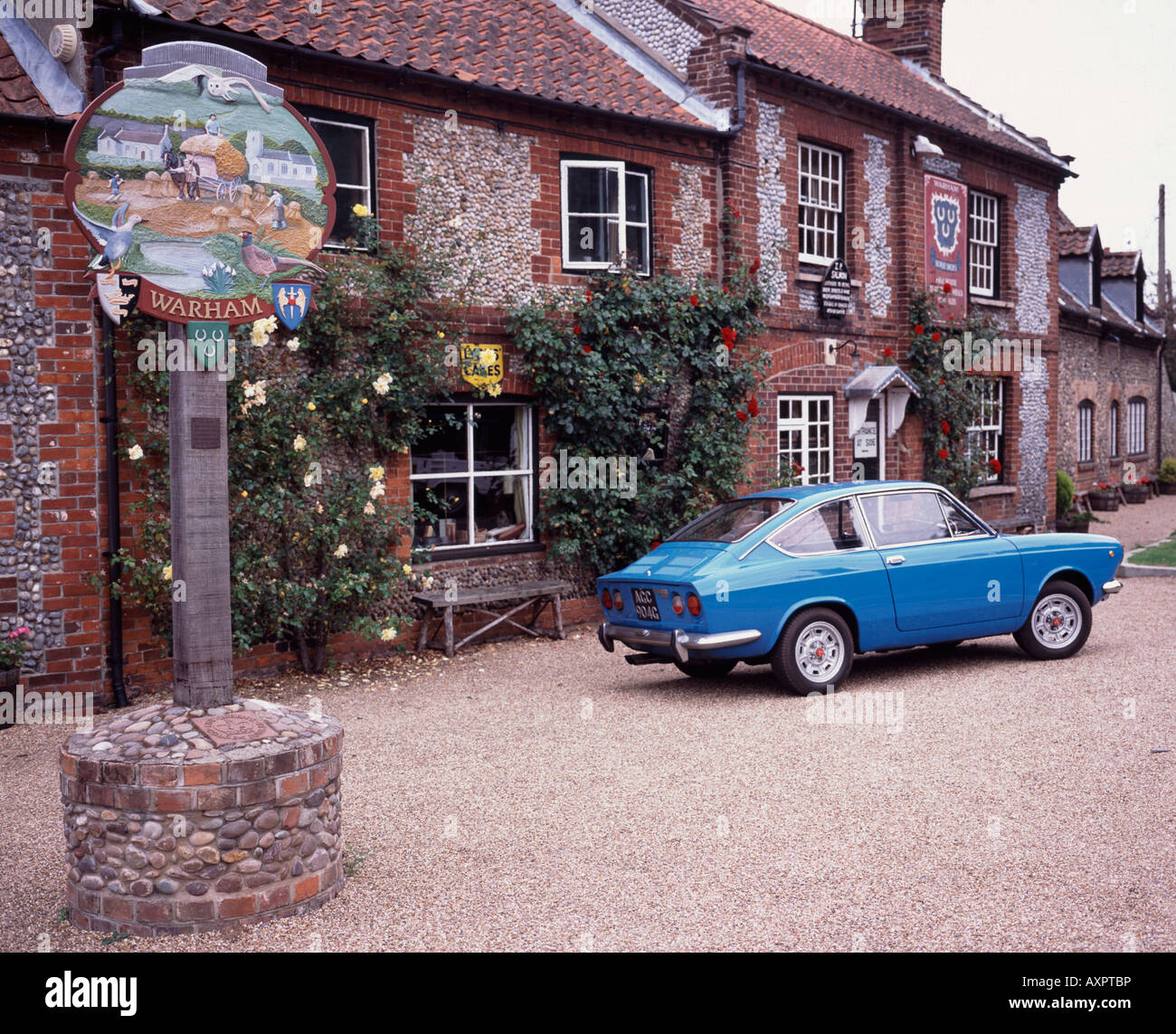 The Three Horseshoes pub in Warham, Norfolk UK Stock Photo - Alamy
