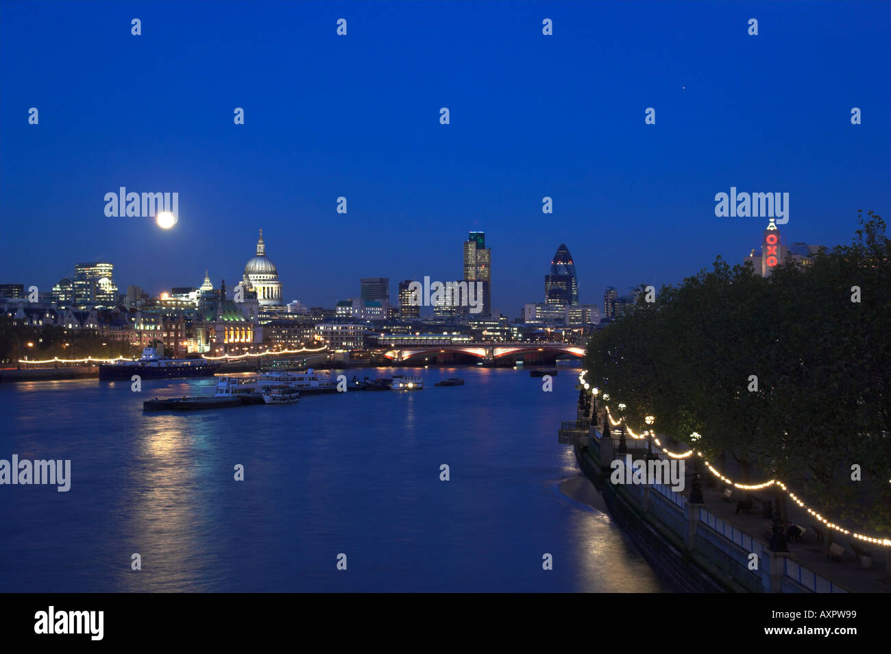 Moonlit square hi-res stock photography and images - Alamy