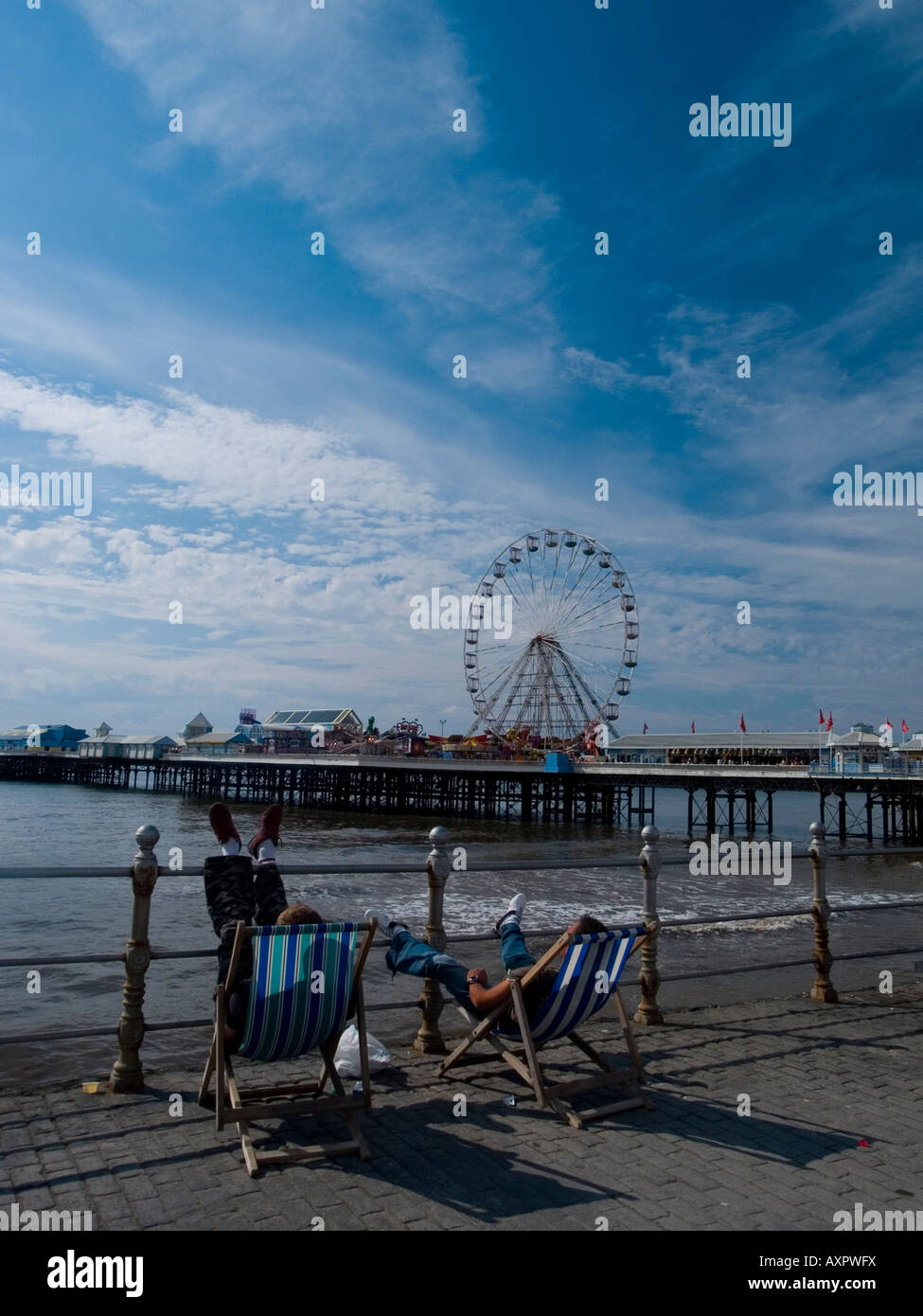 Blackpool pier summer relax ocean Stock Photo - Alamy