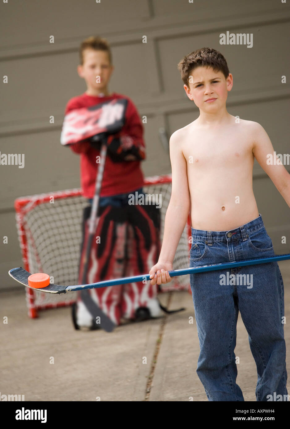 Street hockey kid hi-res stock photography and images - Alamy