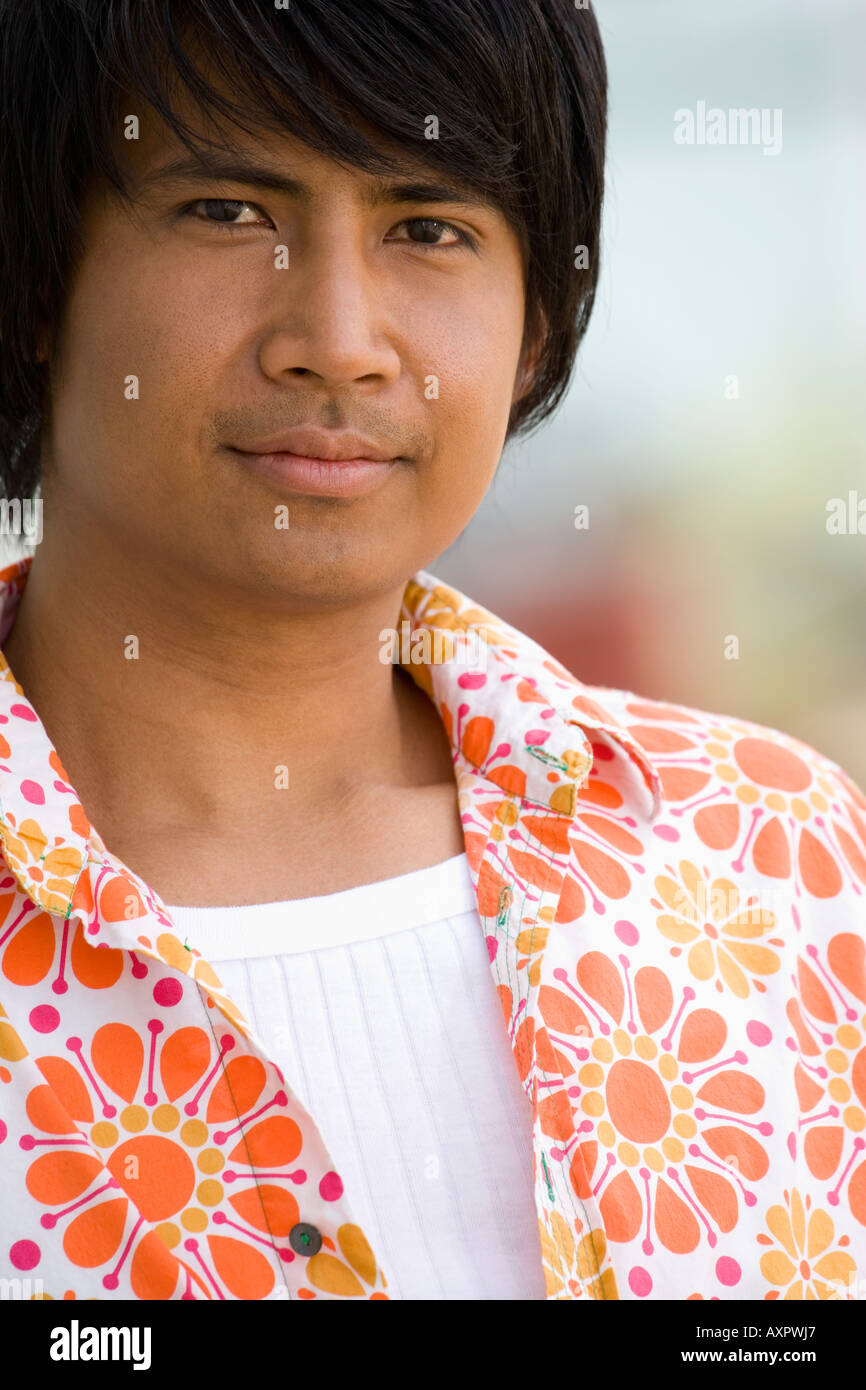 First nations man portrait hi-res stock photography and images - Alamy