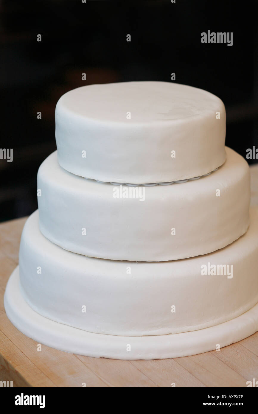 Cake Unfinished High Resolution Stock Photography and Images - Alamy