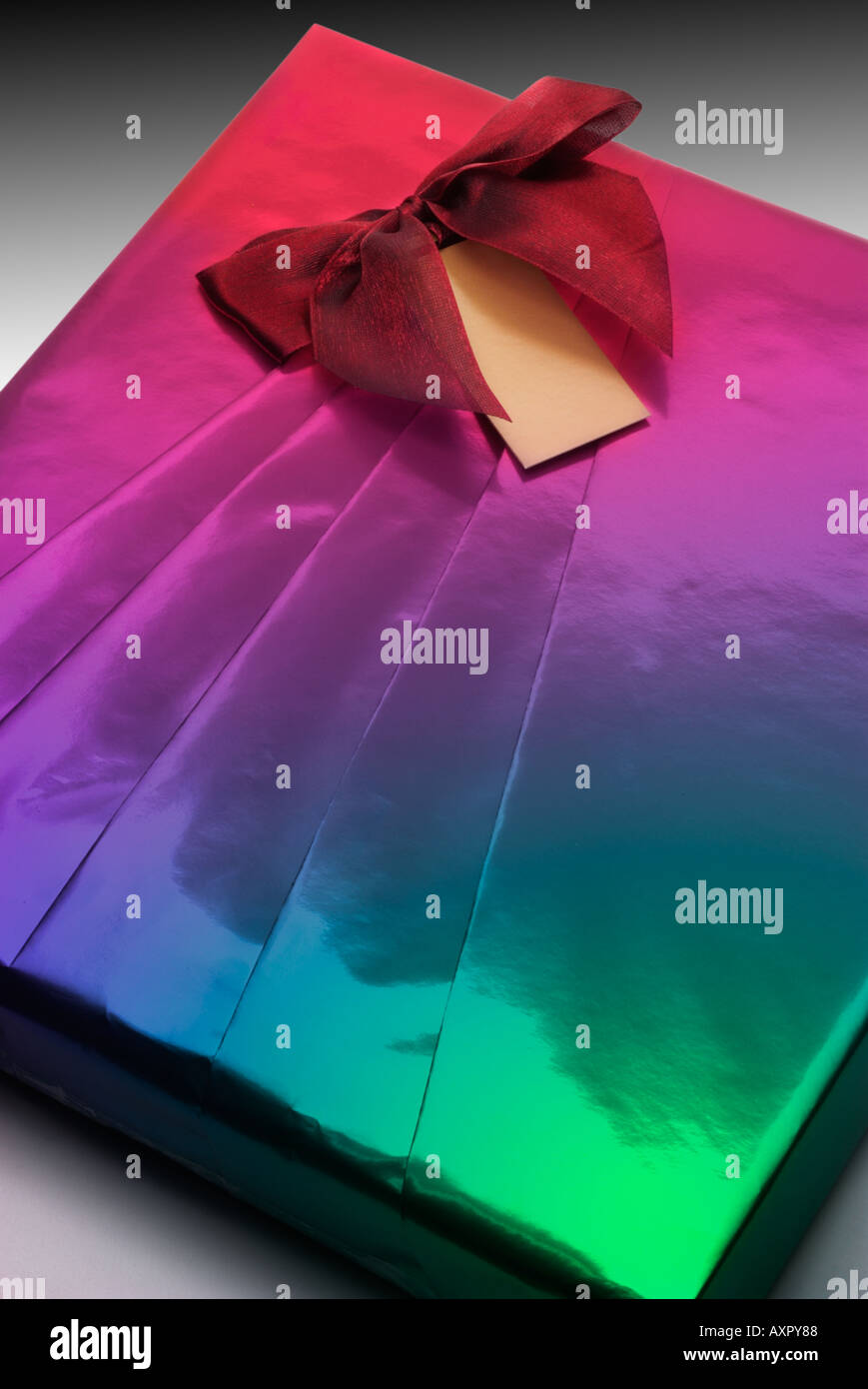 Wrapped paper metallic hi-res stock photography and images - Alamy