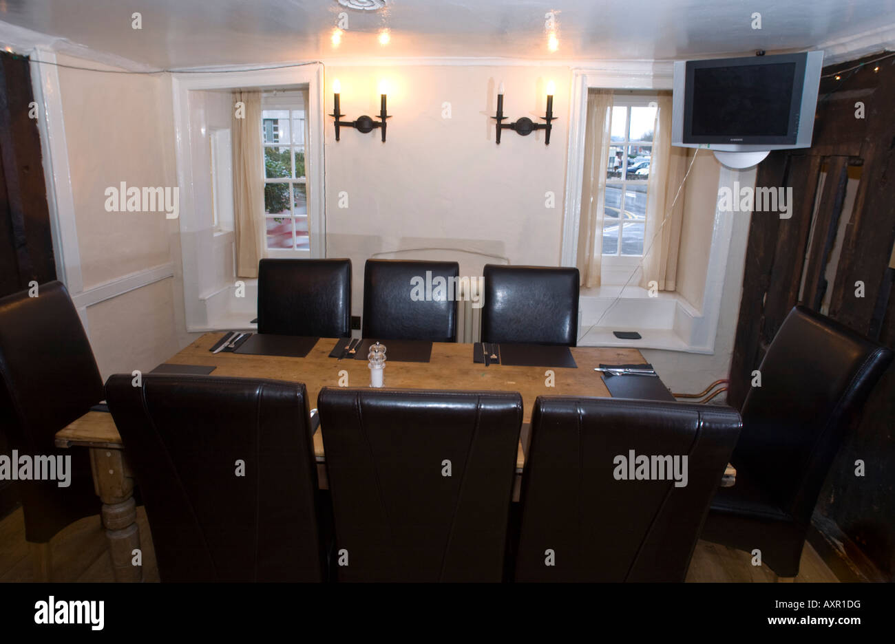 Interior of Kings Arms gastro pub dating from 17th century Abergavenny ...