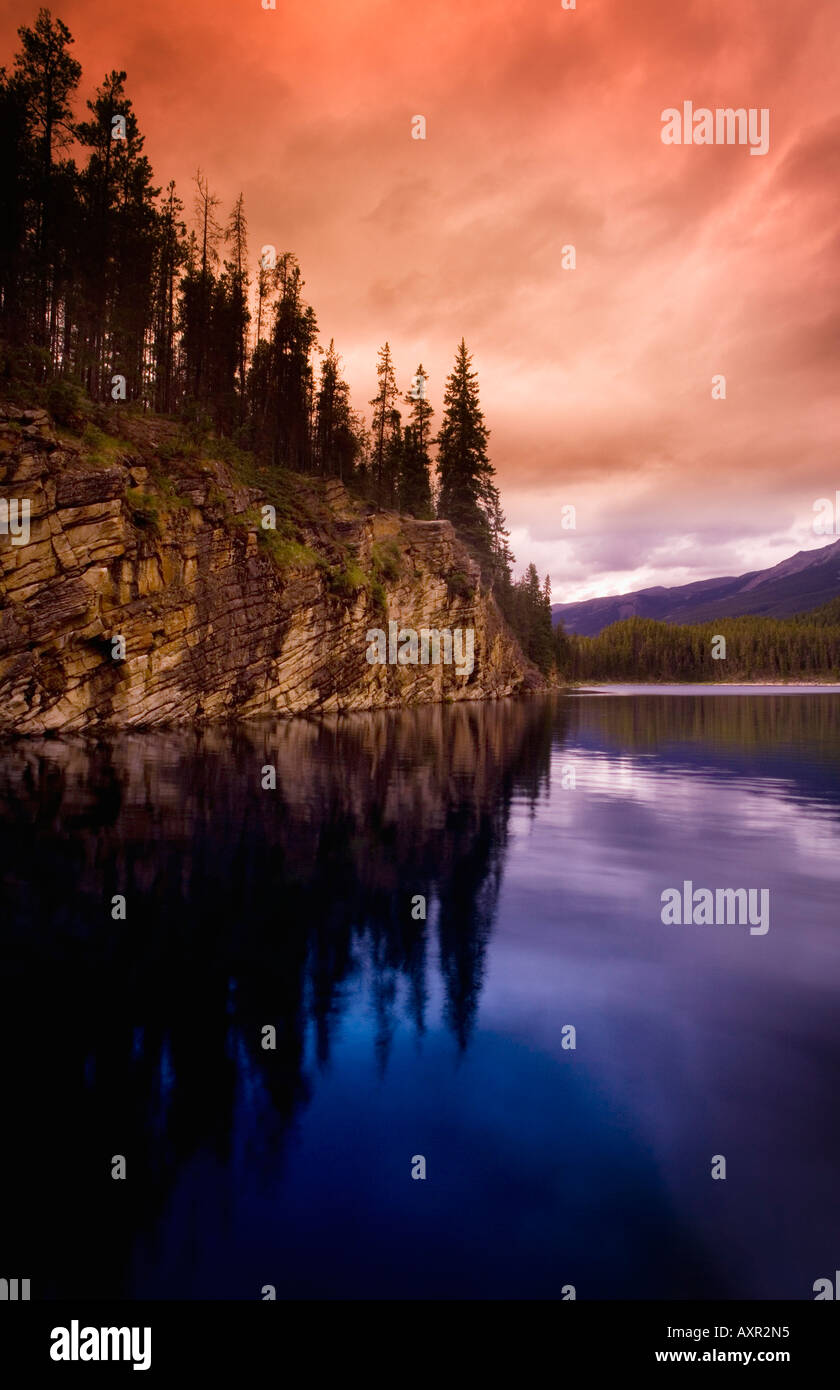 Dramatic riverside cliffs hi-res stock photography and images - Alamy