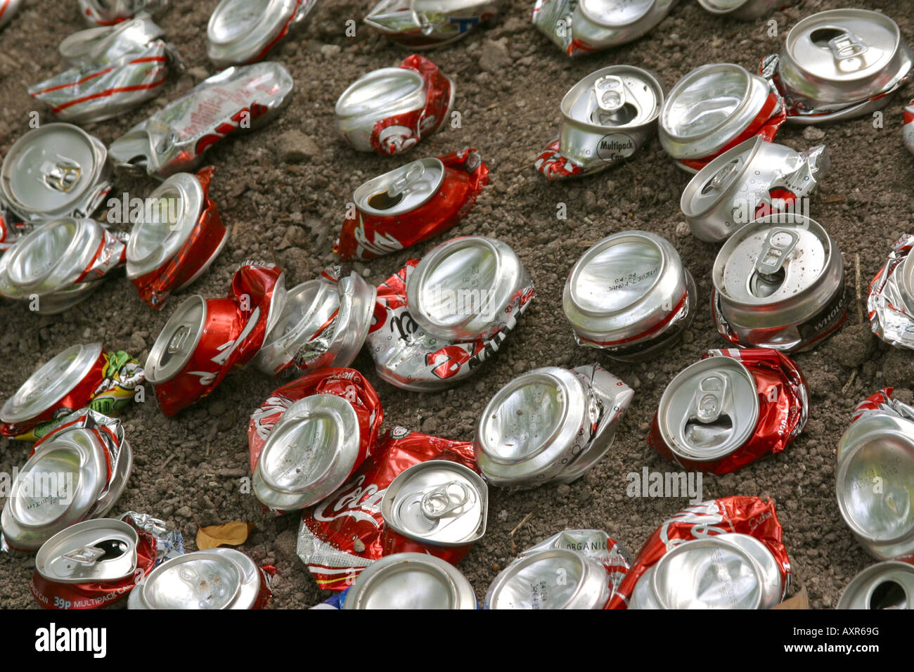 Can tin squashed crushed recycling hi-res stock photography and images ...