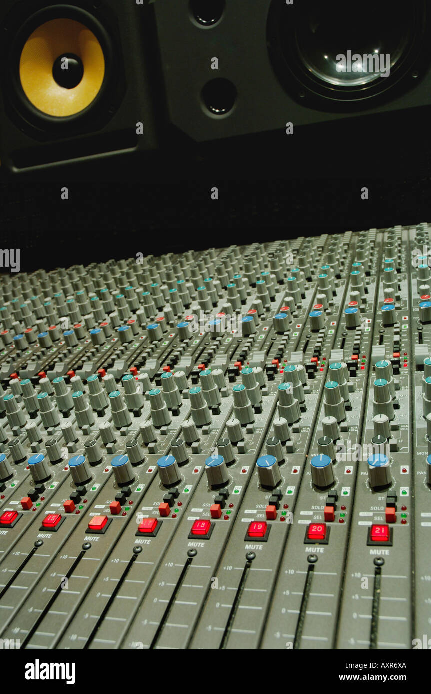 Soundboard levels hi-res stock photography and images - Alamy