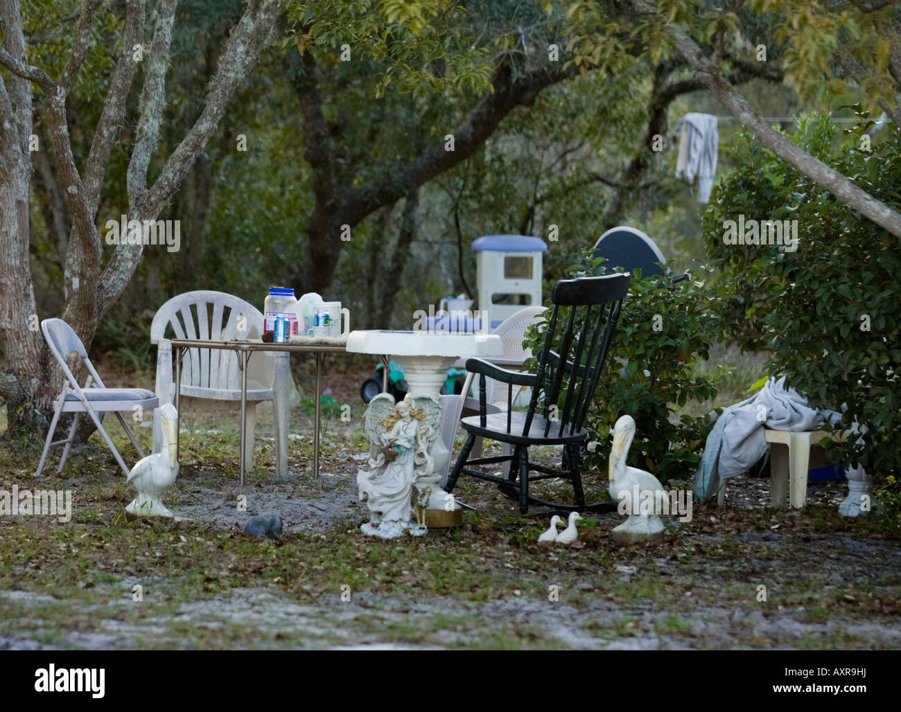 Yard clutter hi-res stock photography and images - Alamy