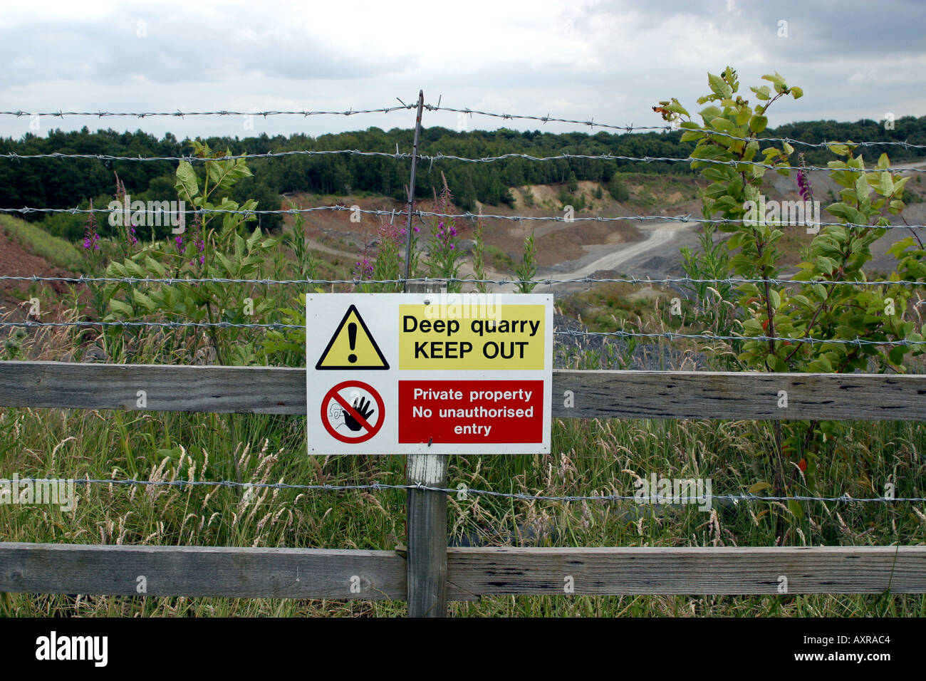 Private road sign mine site hi-res stock photography and images - Alamy