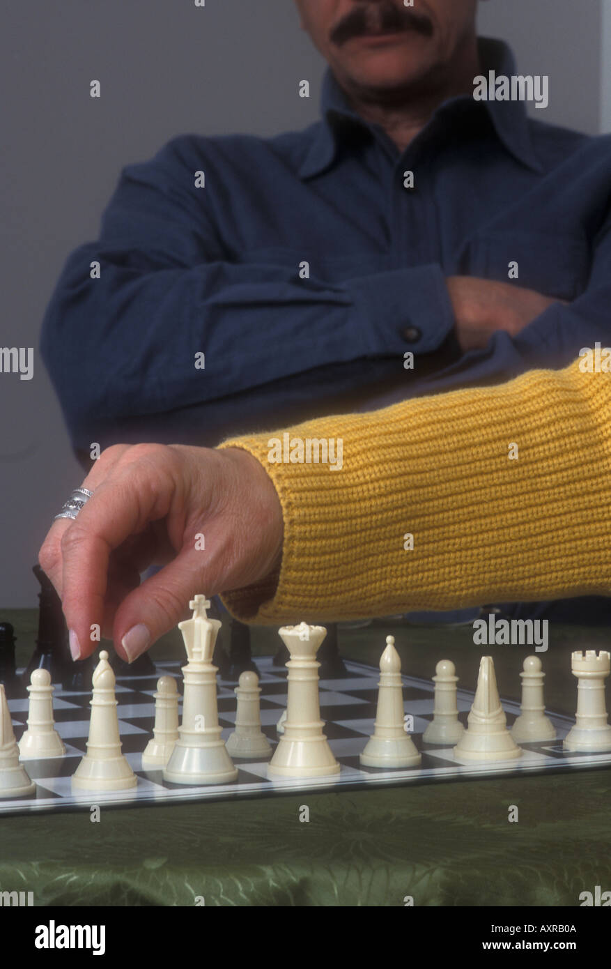 Beginning a chess match hi-res stock photography and images - Alamy