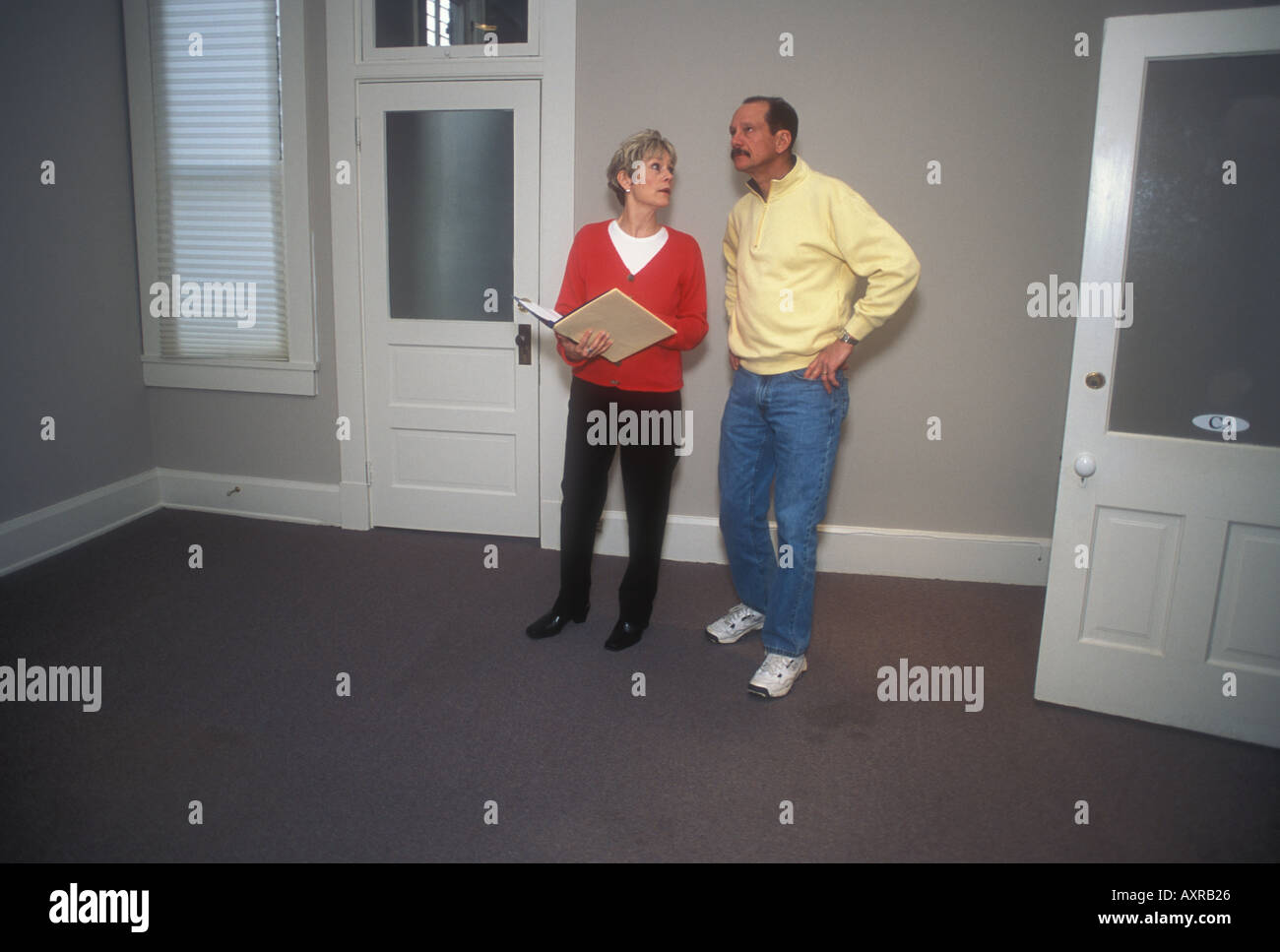 Look around room hi-res stock photography and images - Alamy
