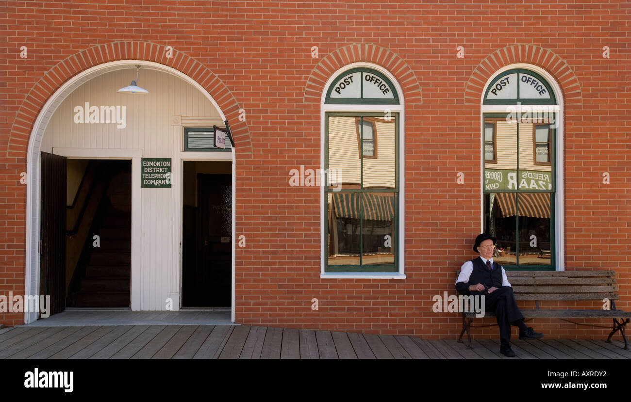 Old fashioned post office hi-res stock photography and images - Alamy