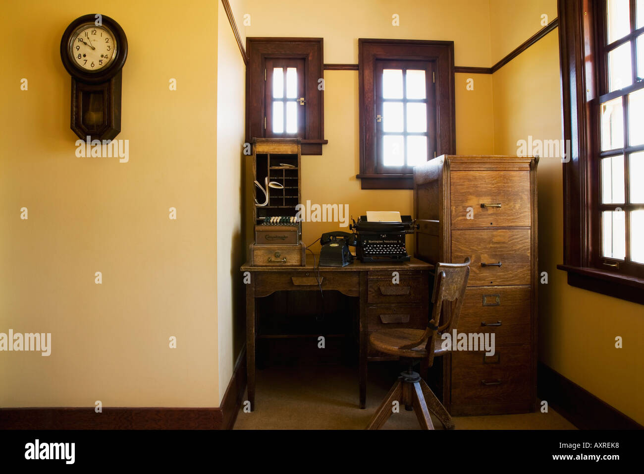 Old fashioned office Stock Photo - Alamy