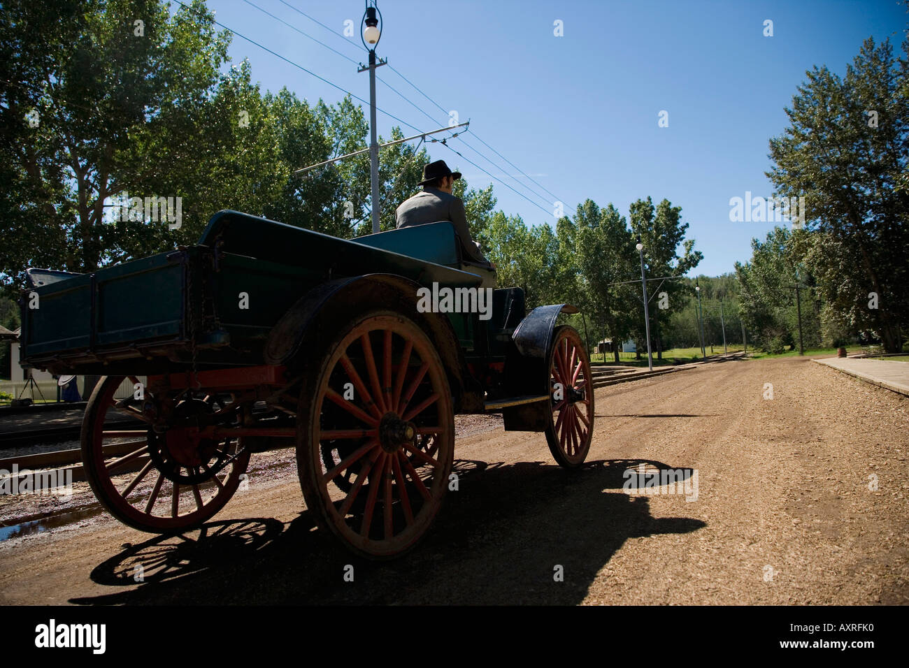 Antique cars driving historical hi-res stock photography and images - Alamy