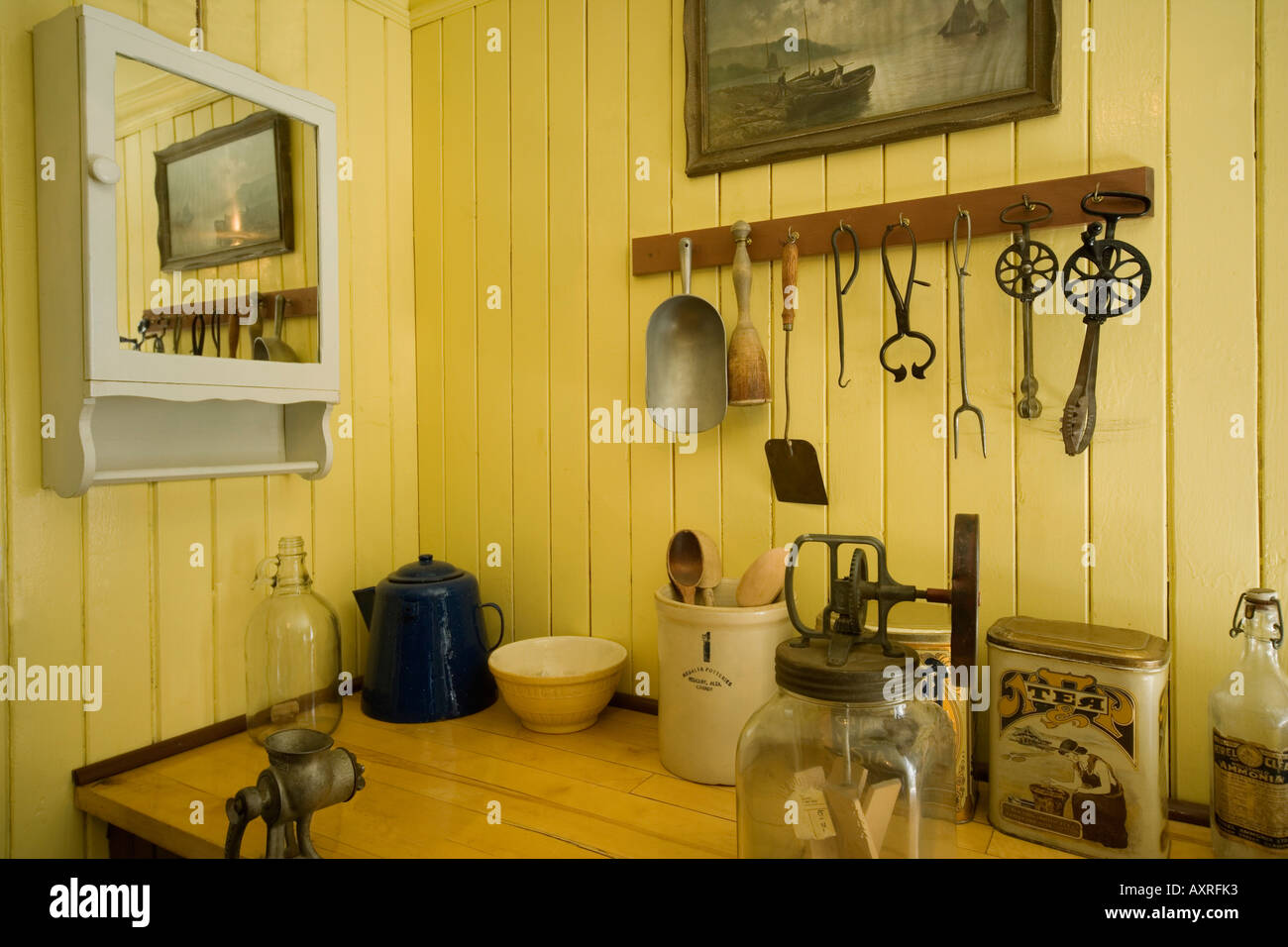 Old fashioned kitchen hi-res stock photography and images - Alamy
