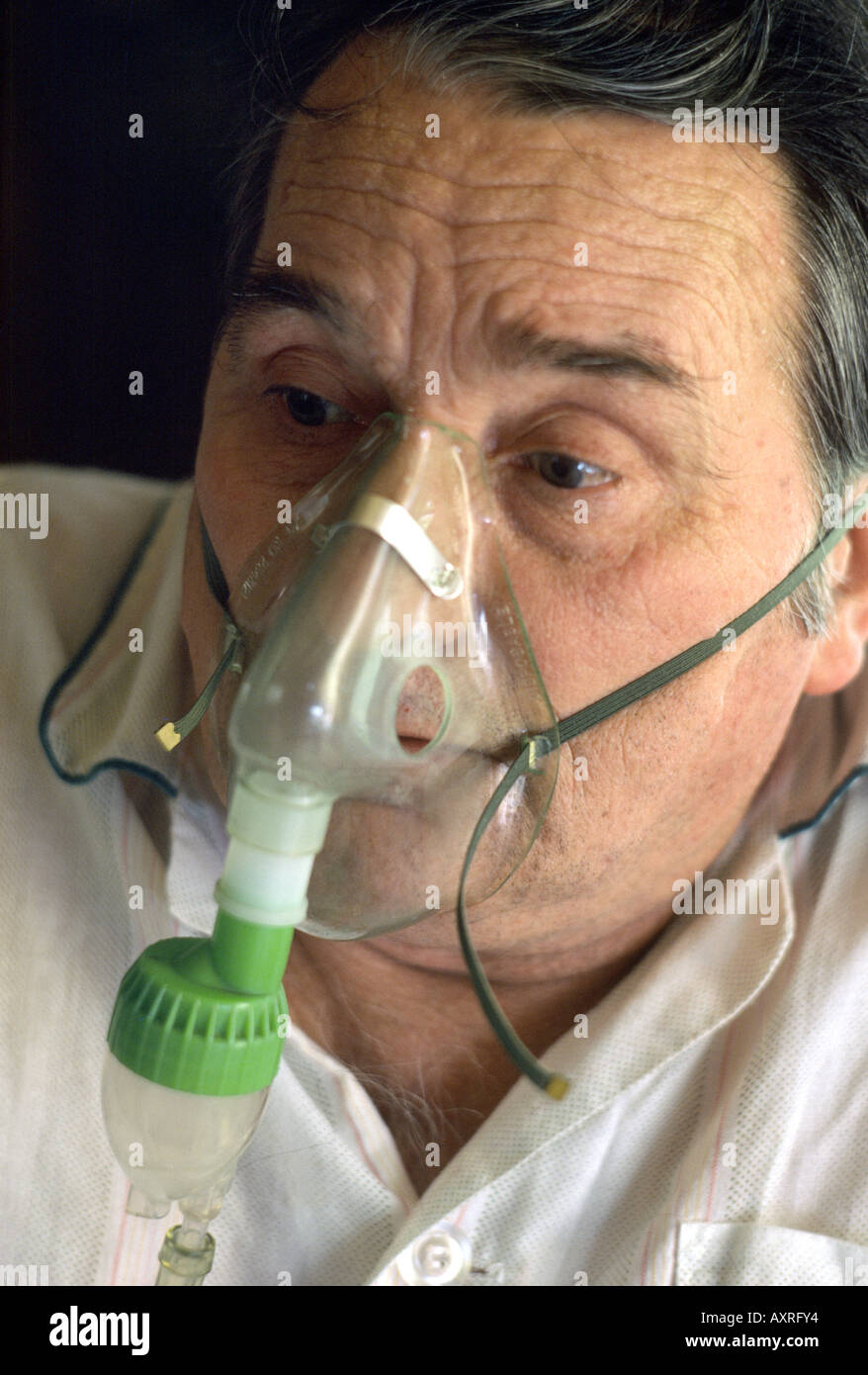 man using oxygen mask Stock Photo - Alamy