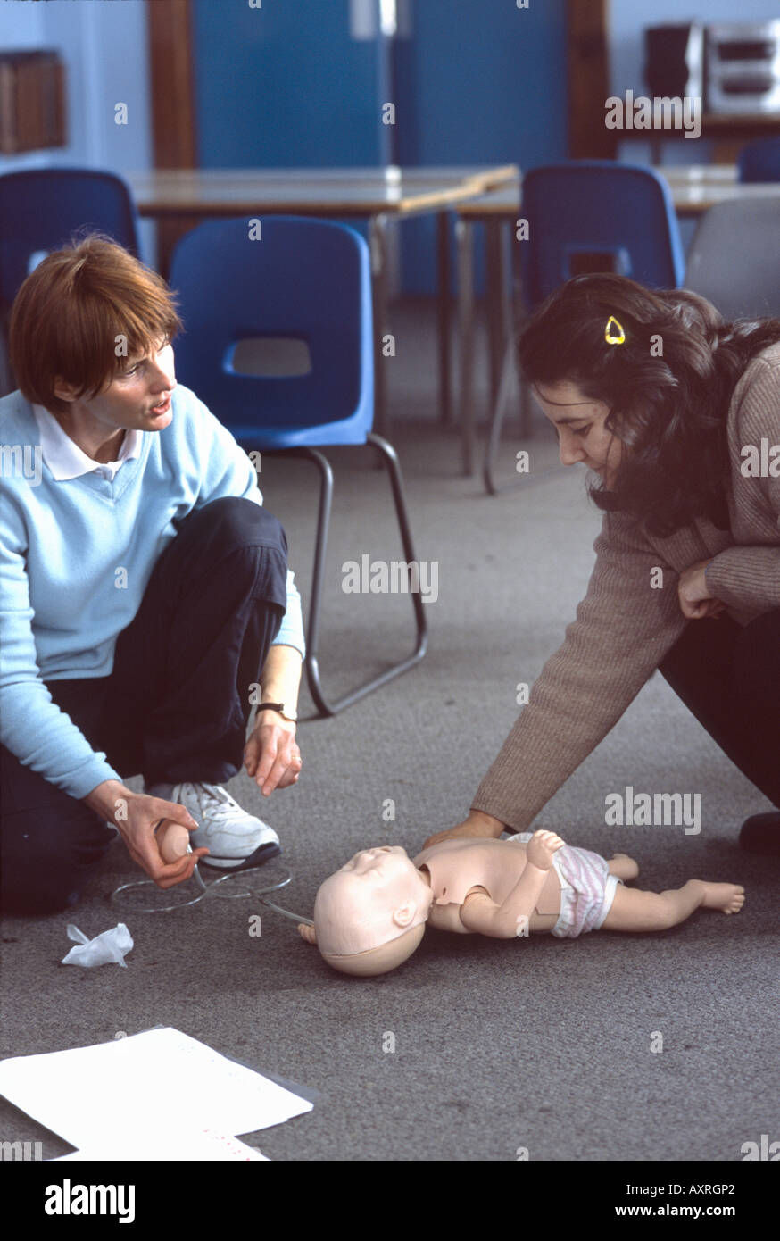 First aid training children hi-res stock photography and images - Alamy