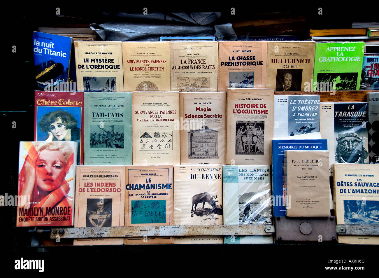 Paris Seine Book High Resolution Stock Photography and Images - Alamy