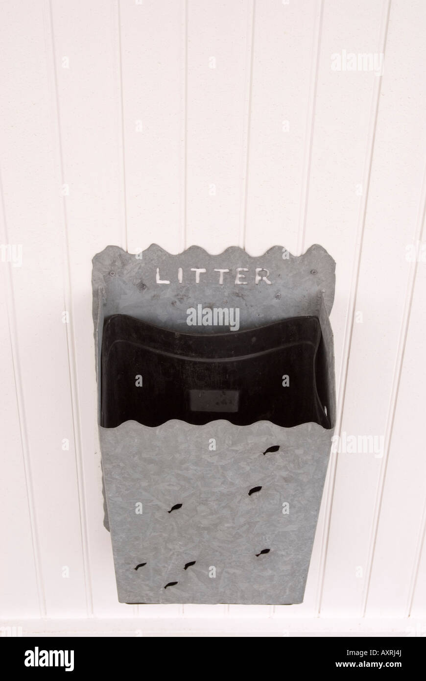 White litter bin hi-res stock photography and images - Alamy