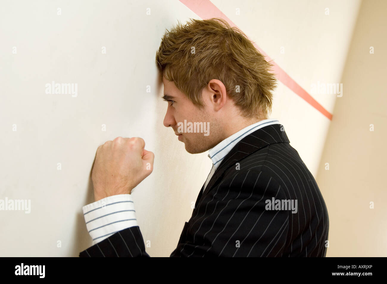 man stressed hitting a wall in anger Stock Photo - Alamy
