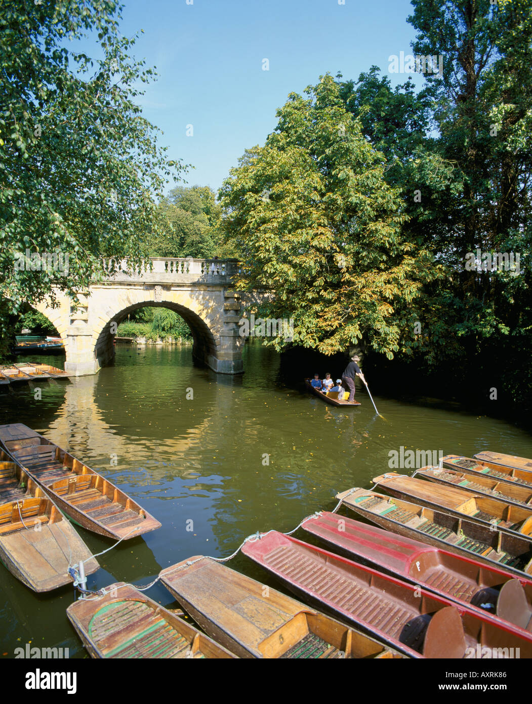 Punting on the river Cherwell under Magdalen Bridge next to the Collage ...