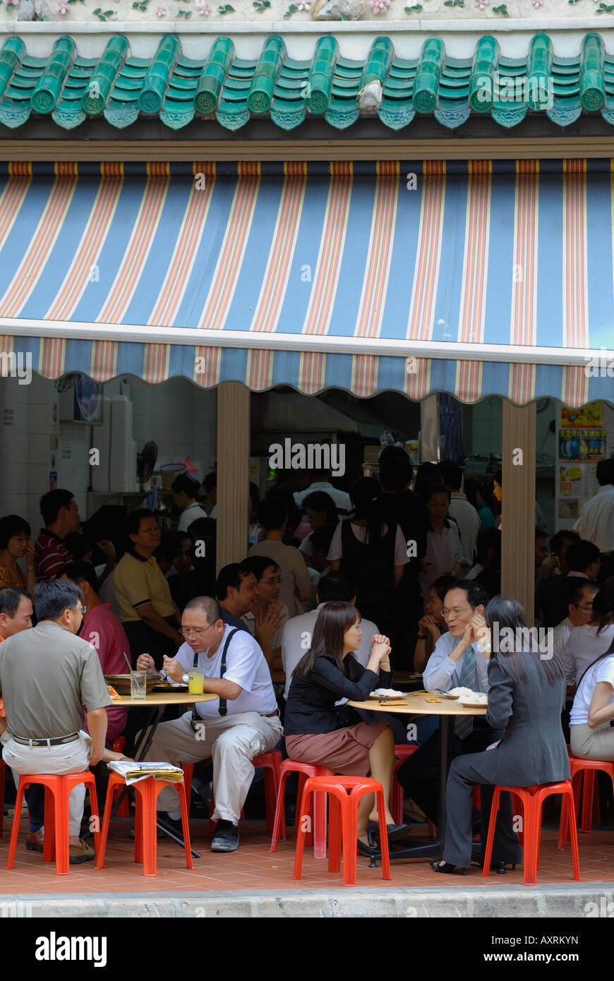 Lunch time in a popular Chinatown food centre Stock Photo - Alamy