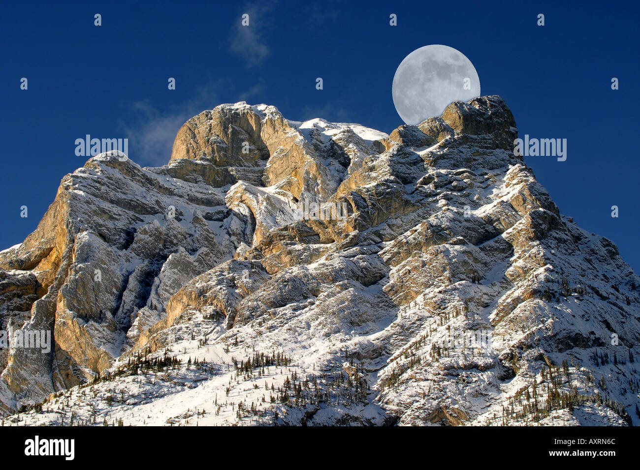 Moon moonrise in canadian rocky hi-res stock photography and images - Alamy