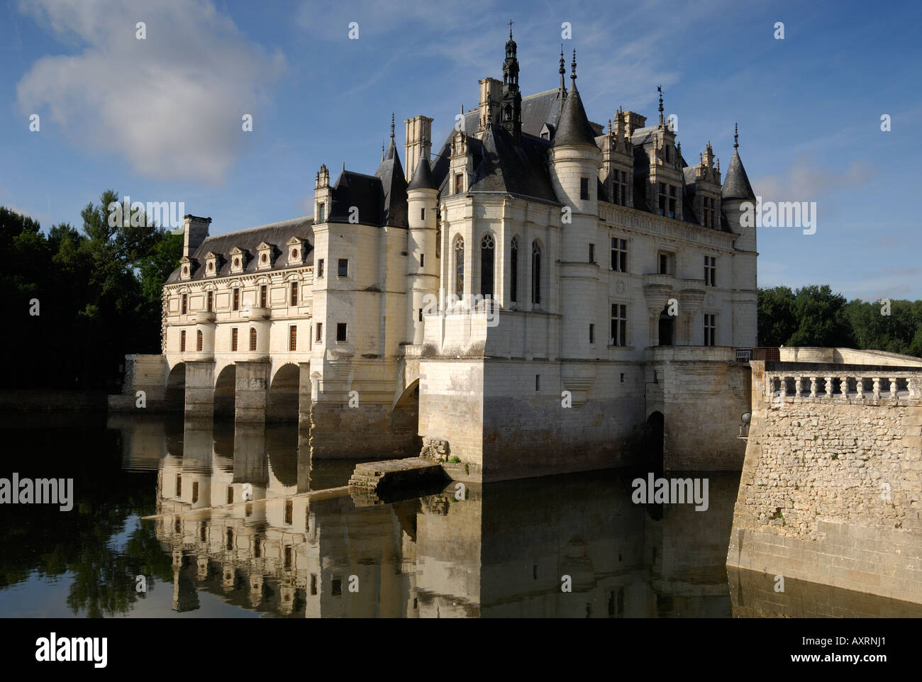 Castle and bridge reflection amboise hi-res stock photography and ...