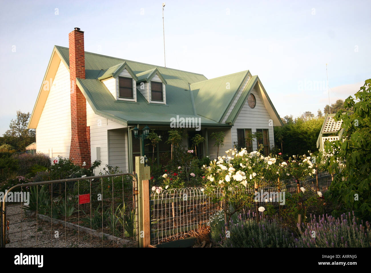 Middle class house hi-res stock photography and images - Alamy