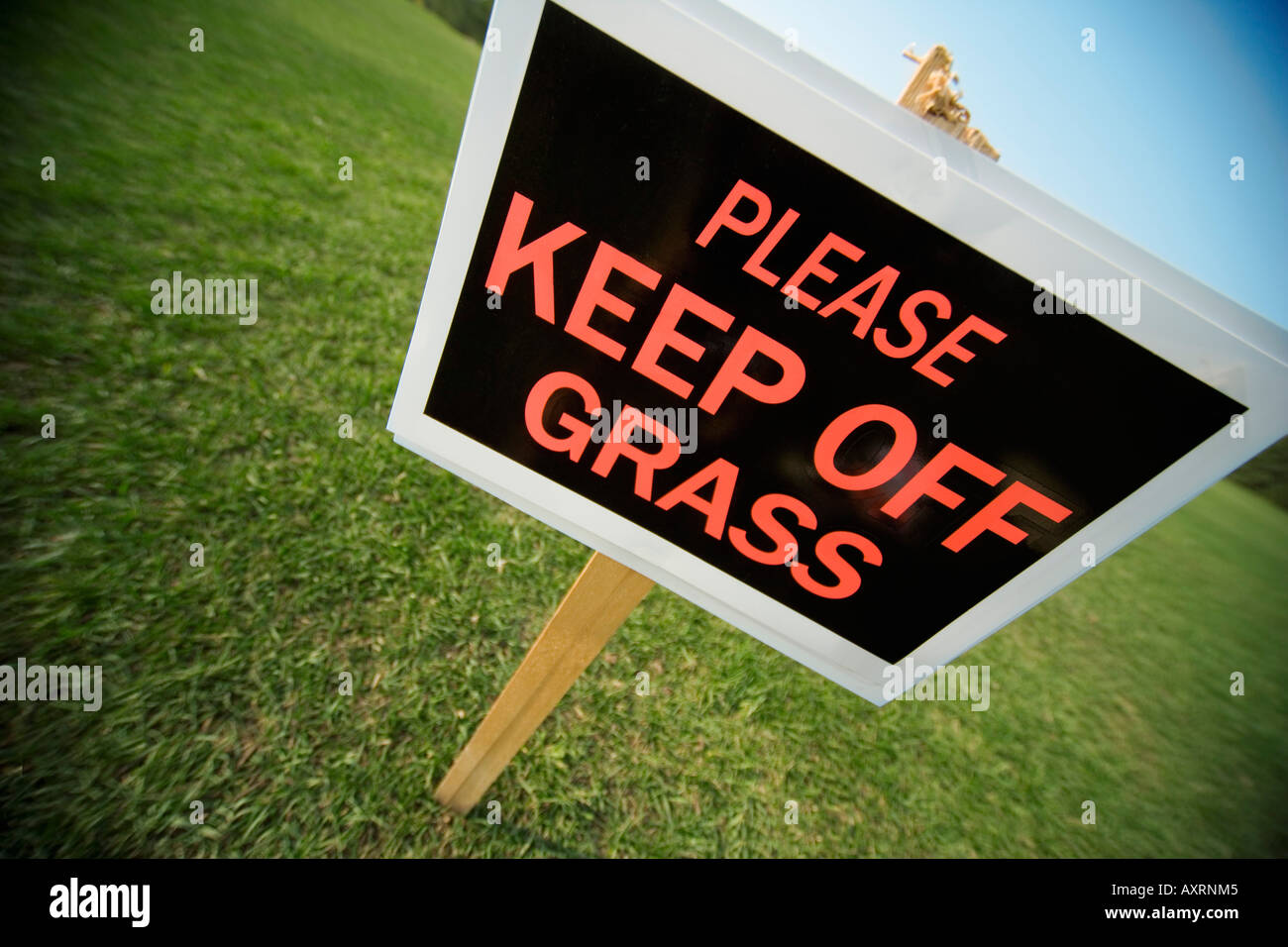 Please keep off the grass signs hi-res stock photography and images - Alamy