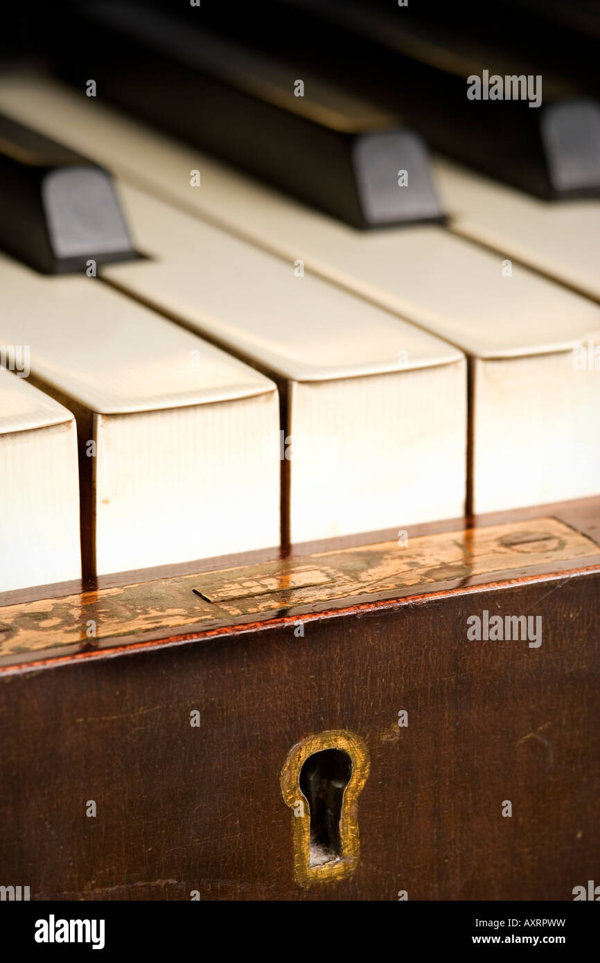 Piano lid hi-res stock photography and images - Alamy