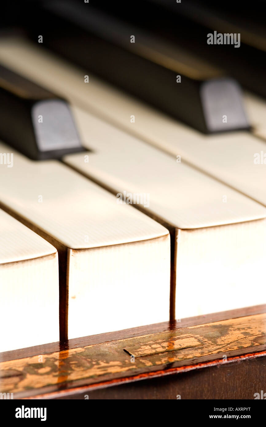 Old ivory piano keys hi-res stock photography and images - Alamy