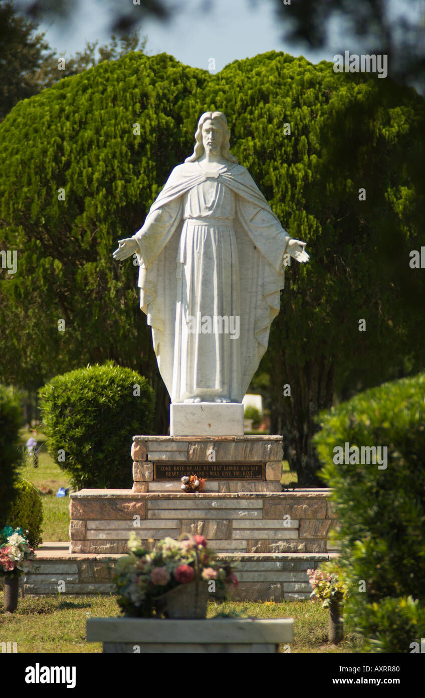 Statue of Jesus Christ in cemetery Stock Photo - Alamy