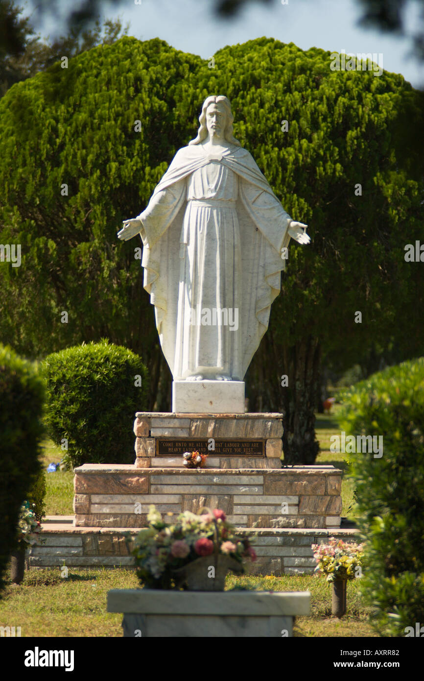 Statue of Jesus Christ in cemetery Stock Photo - Alamy